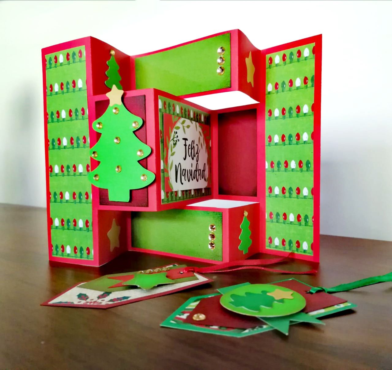 Tarjetería y envolturas con scrapbook – Centro Cultural Victoria